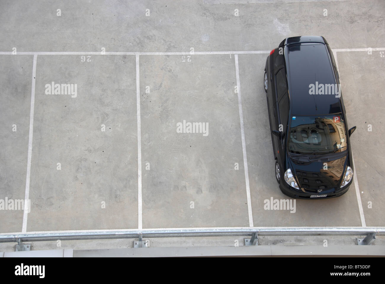Car from above black hi-res stock photography and images - Alamy