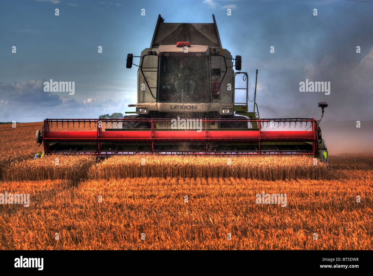 Combine cutting wheat hi-res stock photography and images - Alamy