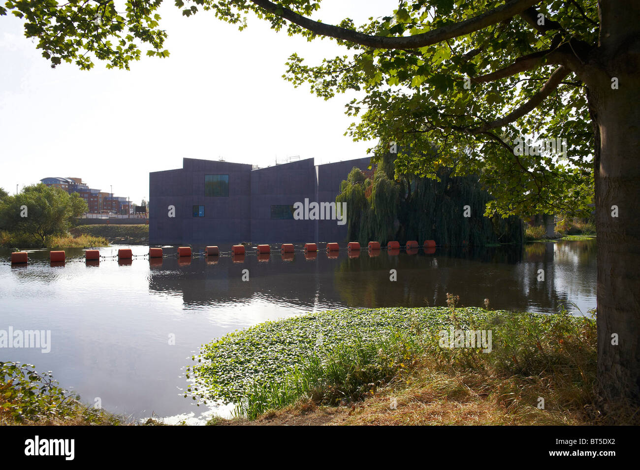 Hepworth Gallery on the River Calder, Wakefield, West Yorkshire ...