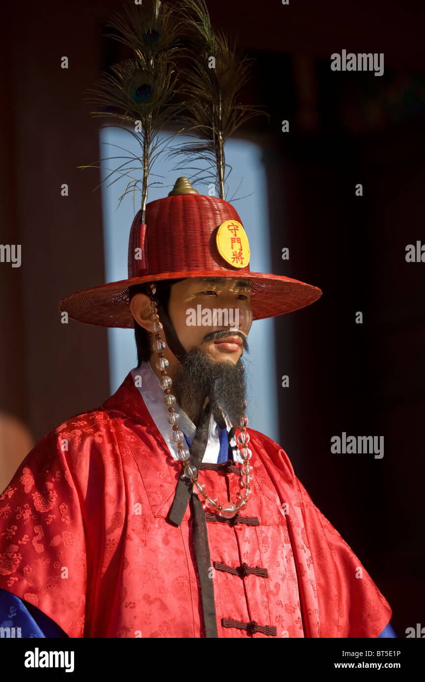 Ceremonial uniforms hi-res stock photography and images - Alamy