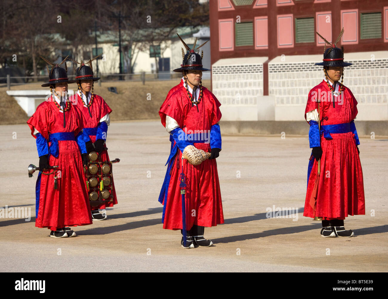 Ceremonial Palace Guard Gyeongbokgung Palace Seoul South Korea Stock Photo - Alamy