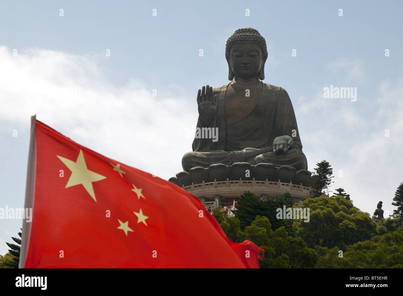 This statue is the world's largest Buddha statue, by using bronze, it's ...