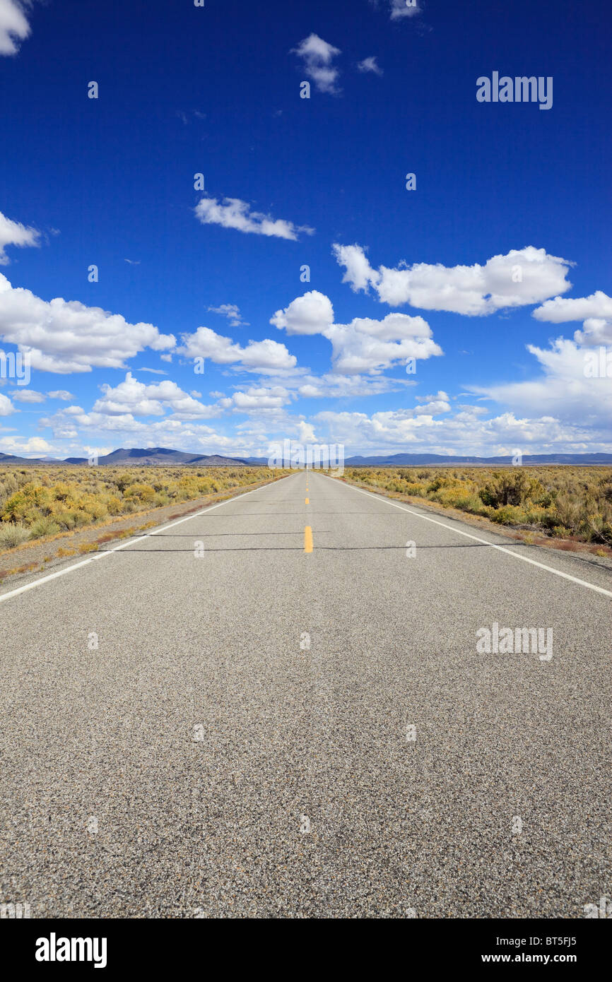 Desert highway in California Stock Photo - Alamy