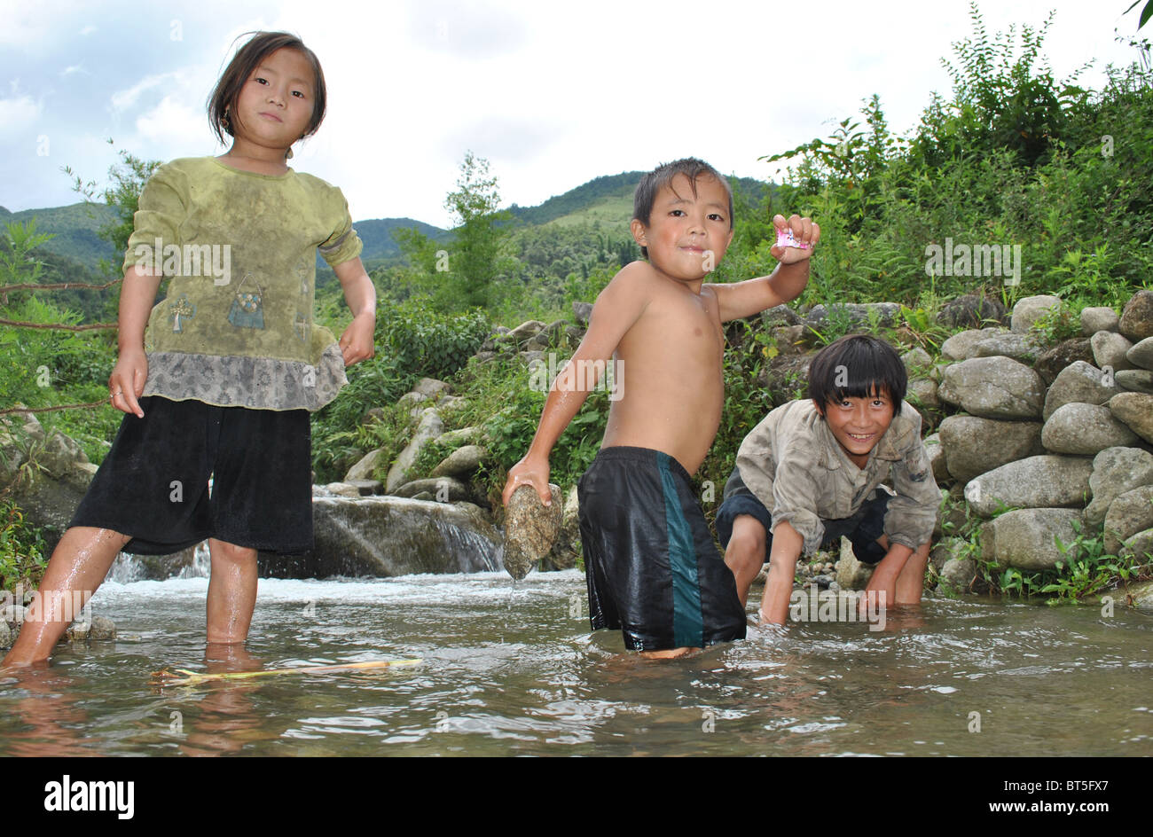 Vietnamese children playing in a stream near Sapa Stock Photo - Alamy