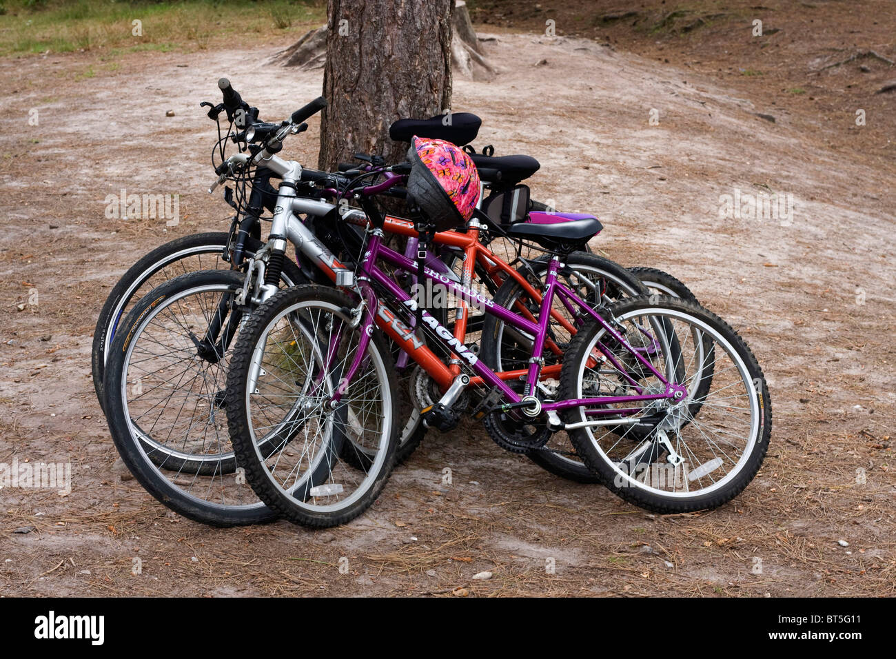 Parked bikes bicycles cycles hi-res stock photography and images - Alamy