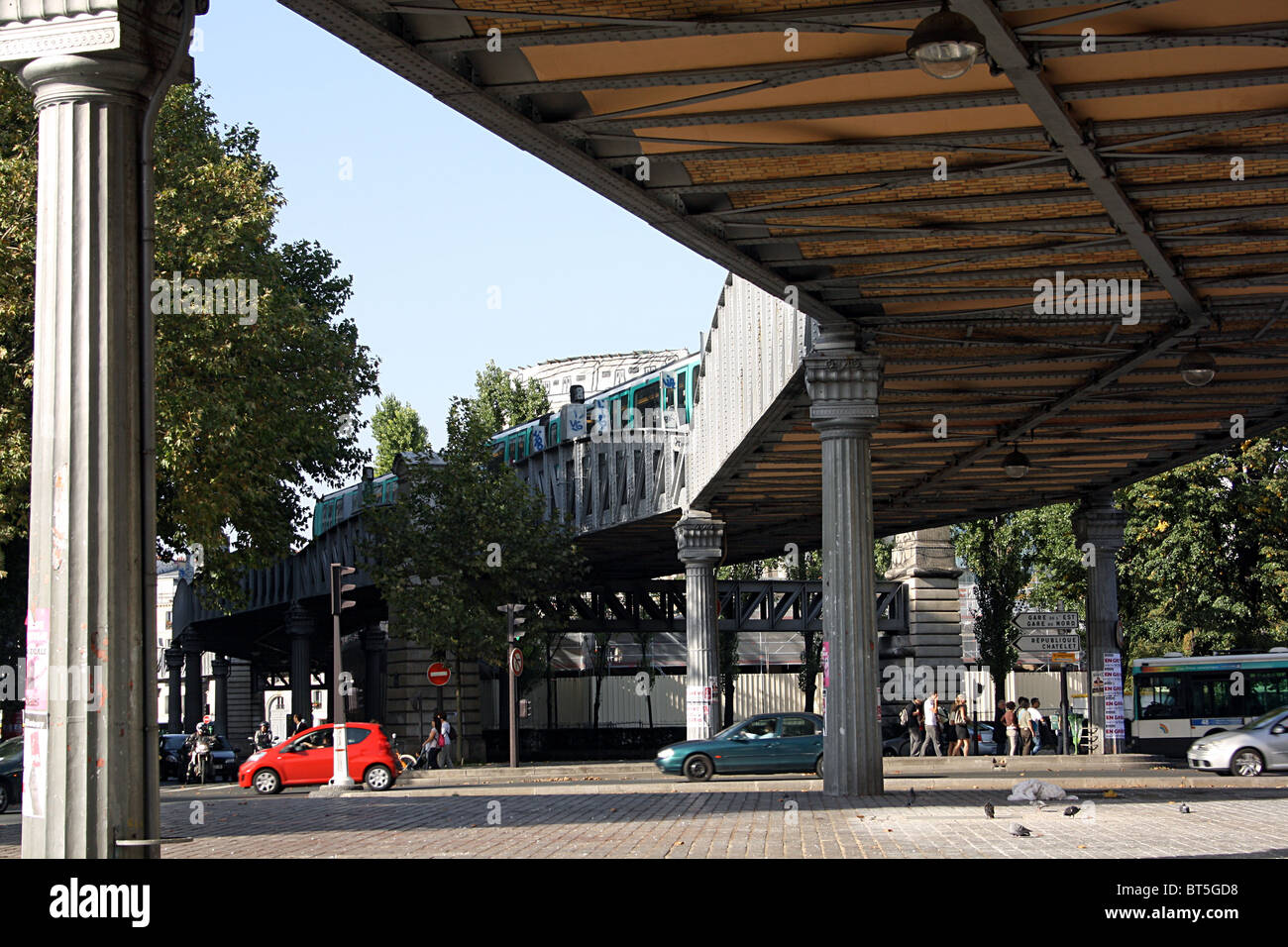 Steel section arched bridge hi-res stock photography and images - Alamy