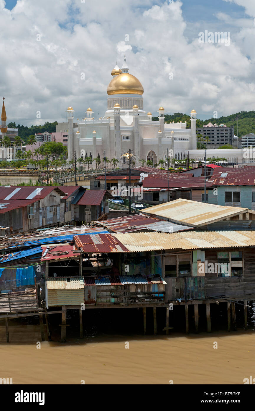 View of Sultan Omar Ali Saifuddin Mosque From Kampong Ayer Water ...