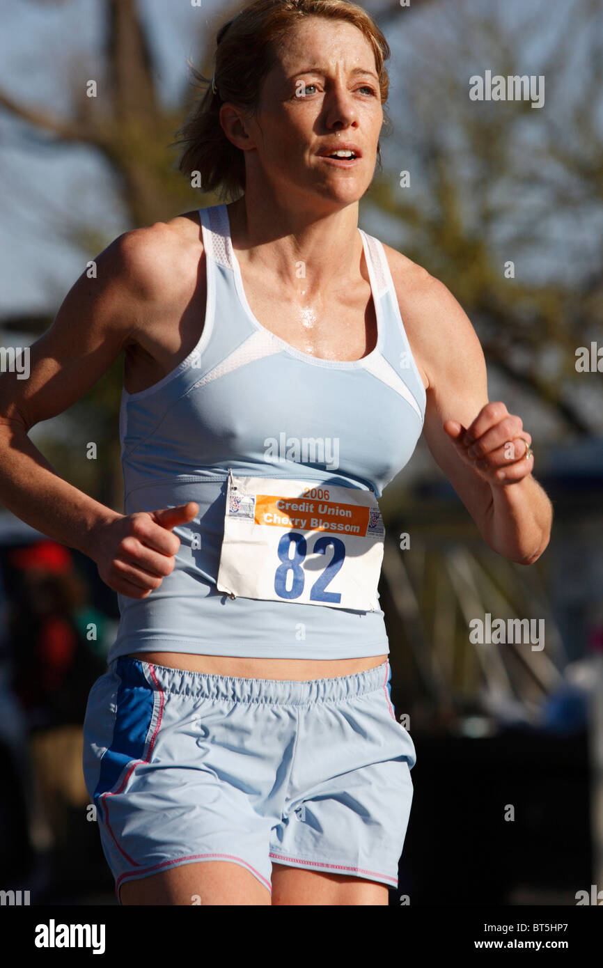 Female competitor running in the 2006 Cherry Blossom 10K race in Washington, DC Stock Photo - Alamy