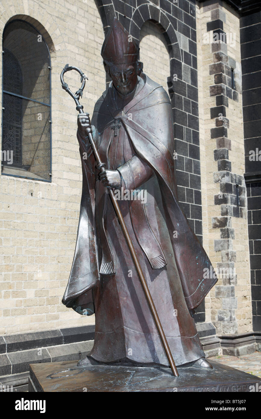 Denkmal des Koelner Erzbischofs Josef Kardinal Frings auf dem ...