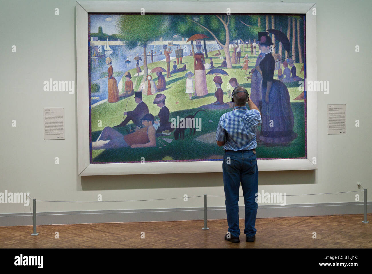 A Sunday on La Grande Jatte by Georges Seurat at the Art Institute in ...