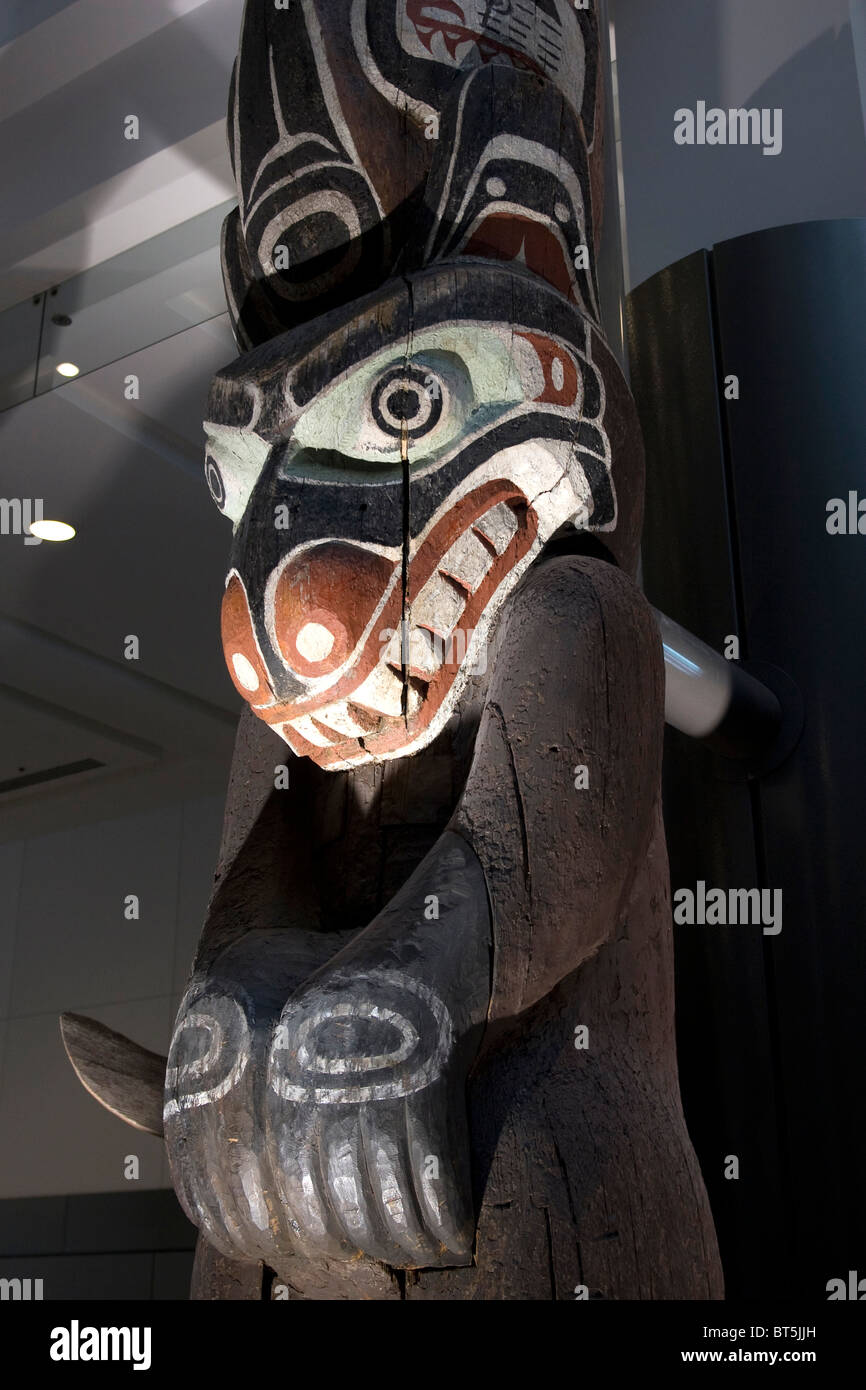 Detail on Totem Pole Carving in foyer of Pan Pacific Hotel Canada Place ...