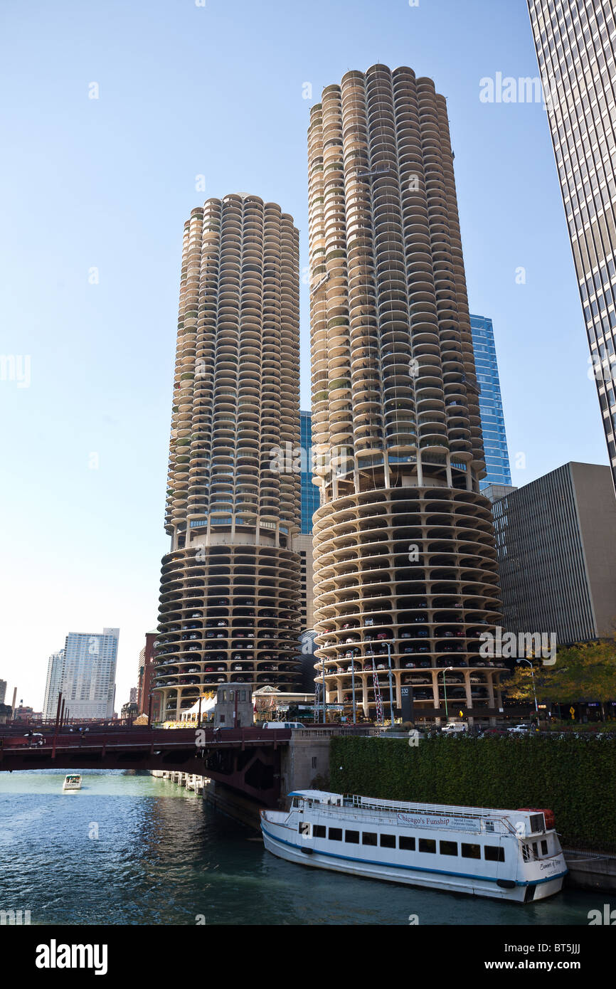 Marina city chicago hi-res stock photography and images - Alamy