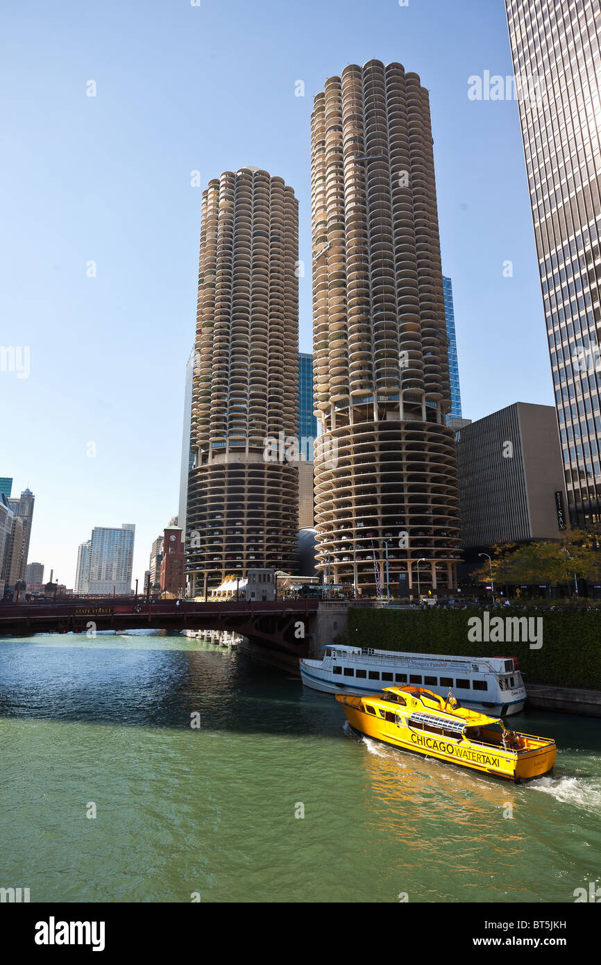 Marina City Towers at 300 N. State Chicago, IL, USA Stock Photo - Alamy
