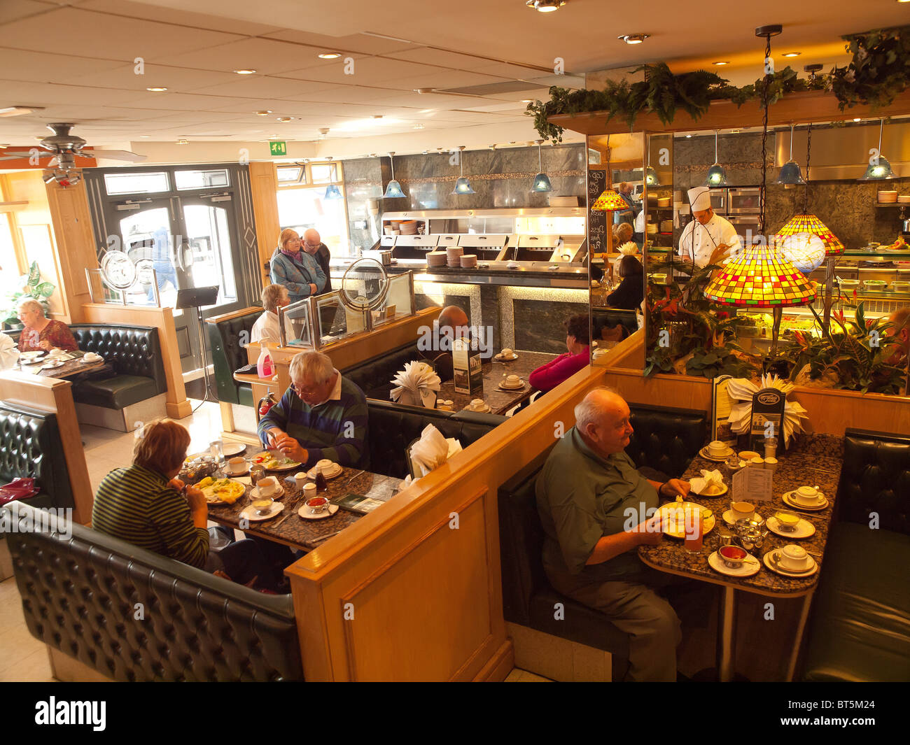 Famous fish and chip restaurant hi-res stock photography and images - Alamy