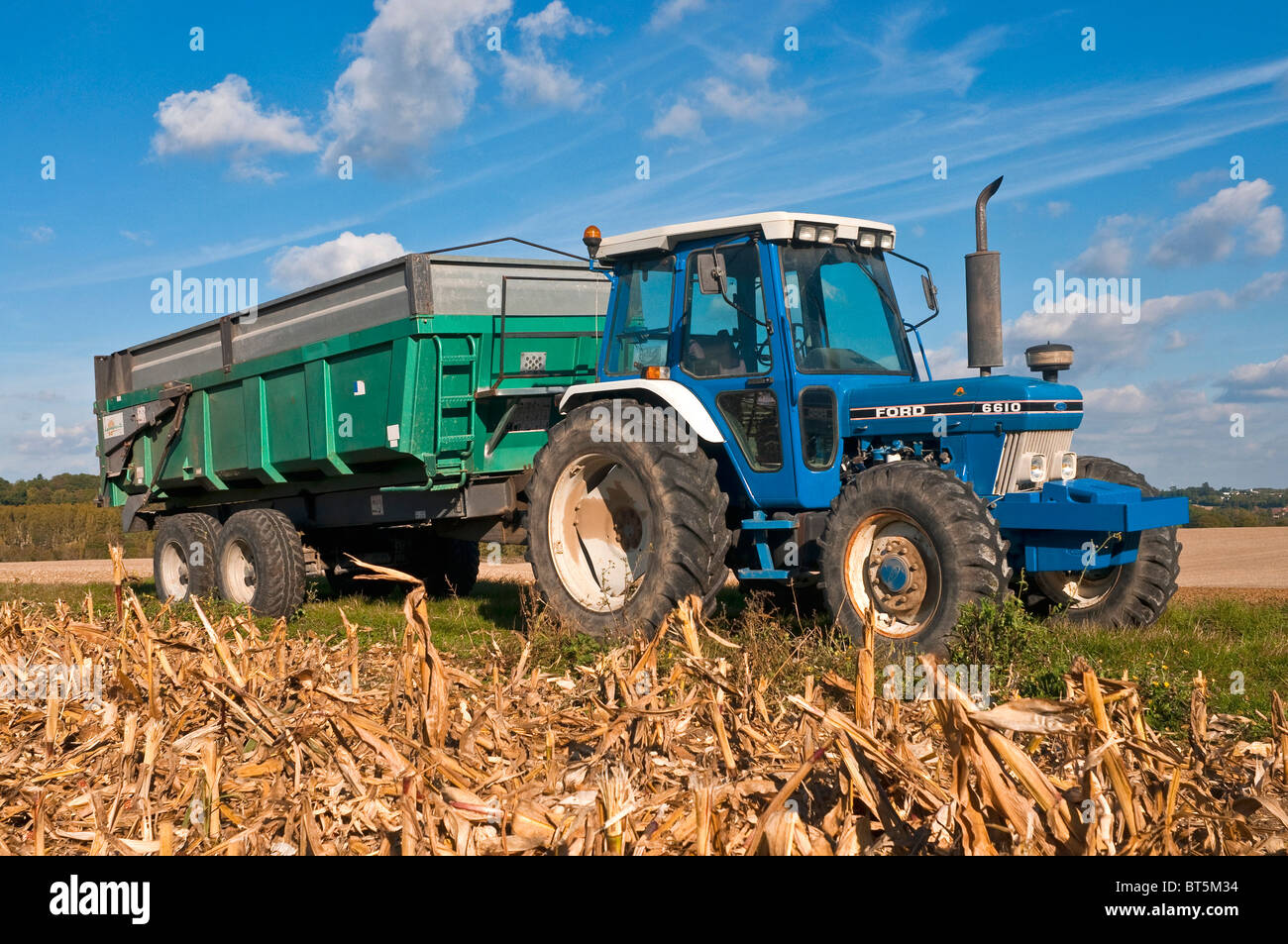 Blue ford tractor hi-res stock photography and images - Alamy