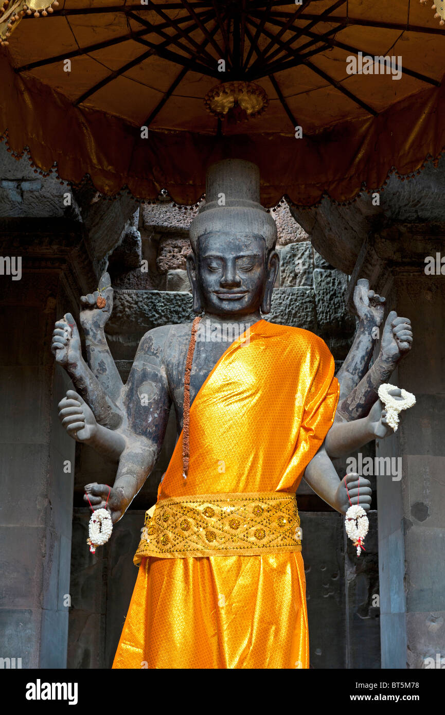 Statue of Vishnu at the Entrance to Angkor Wat, Cambodia Stock Photo ...