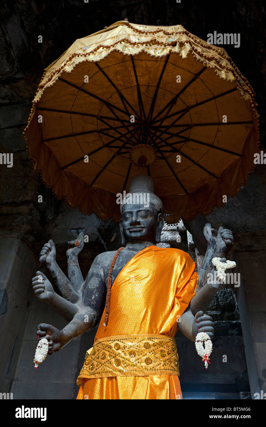 Statue of Vishnu at the Entrance to Angkor Wat, Cambodia Stock Photo ...