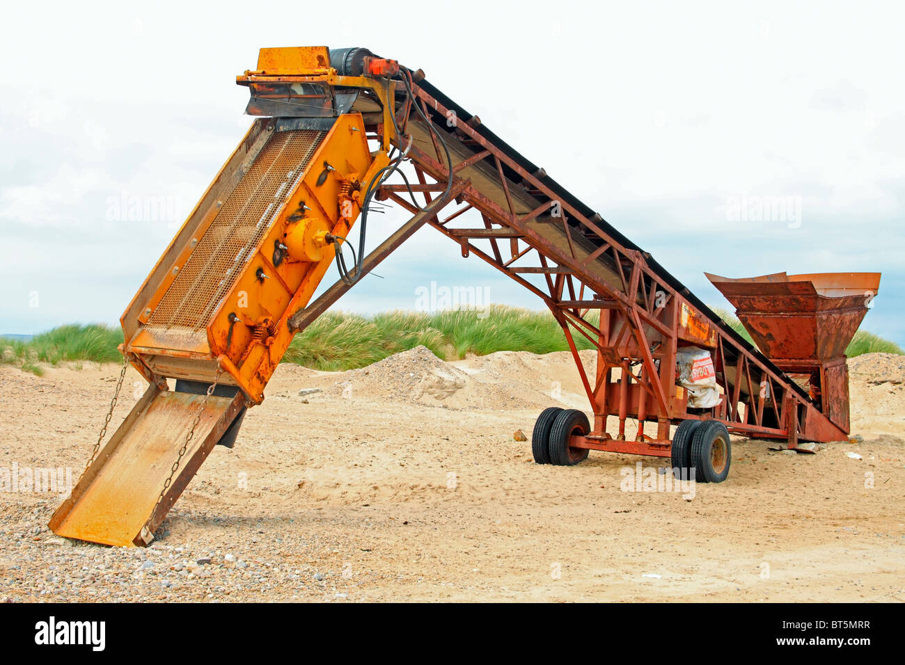 Gravel conveyor / crusher Stock Photo - Alamy