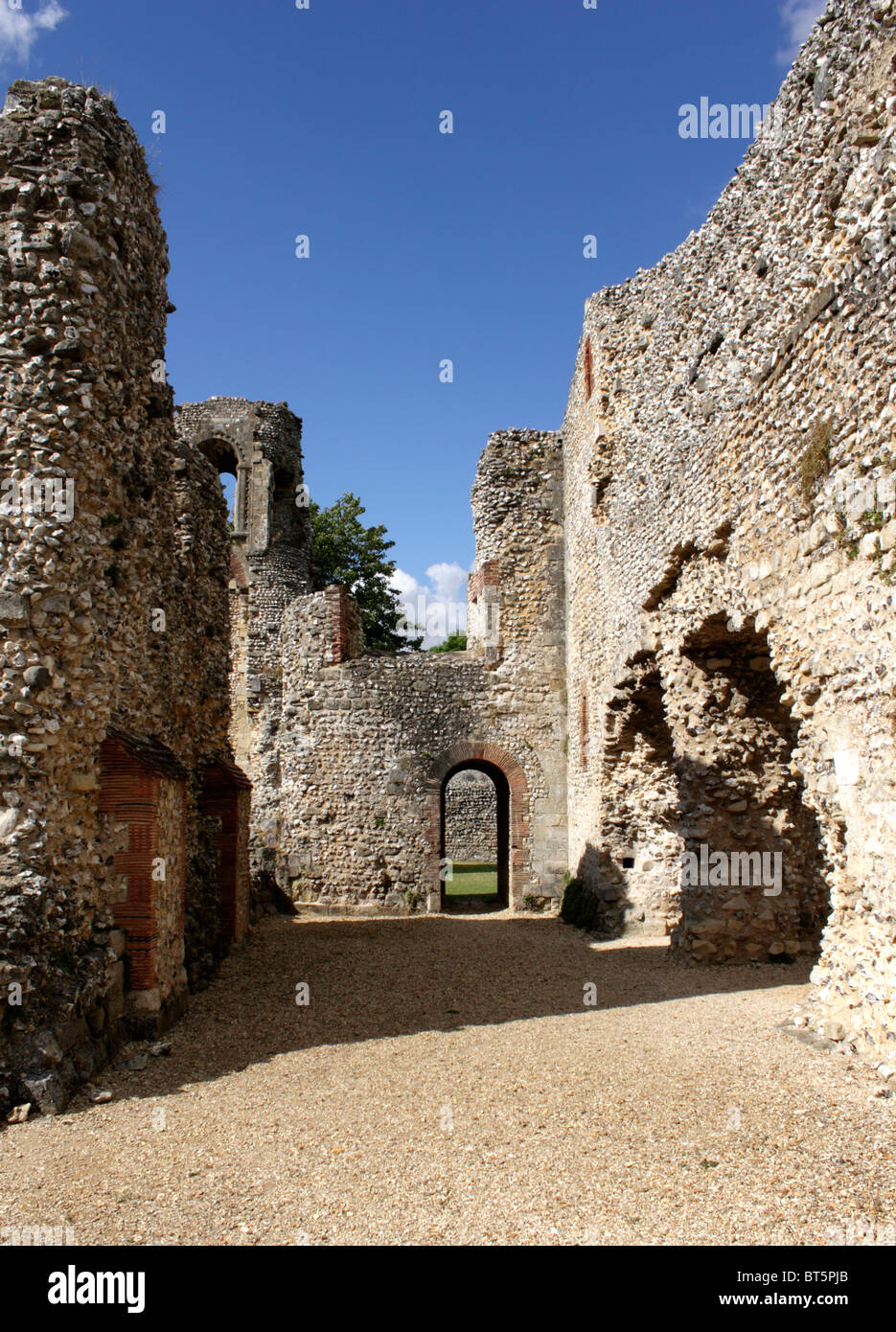 Bishop of winchester buildings hi-res stock photography and images - Alamy