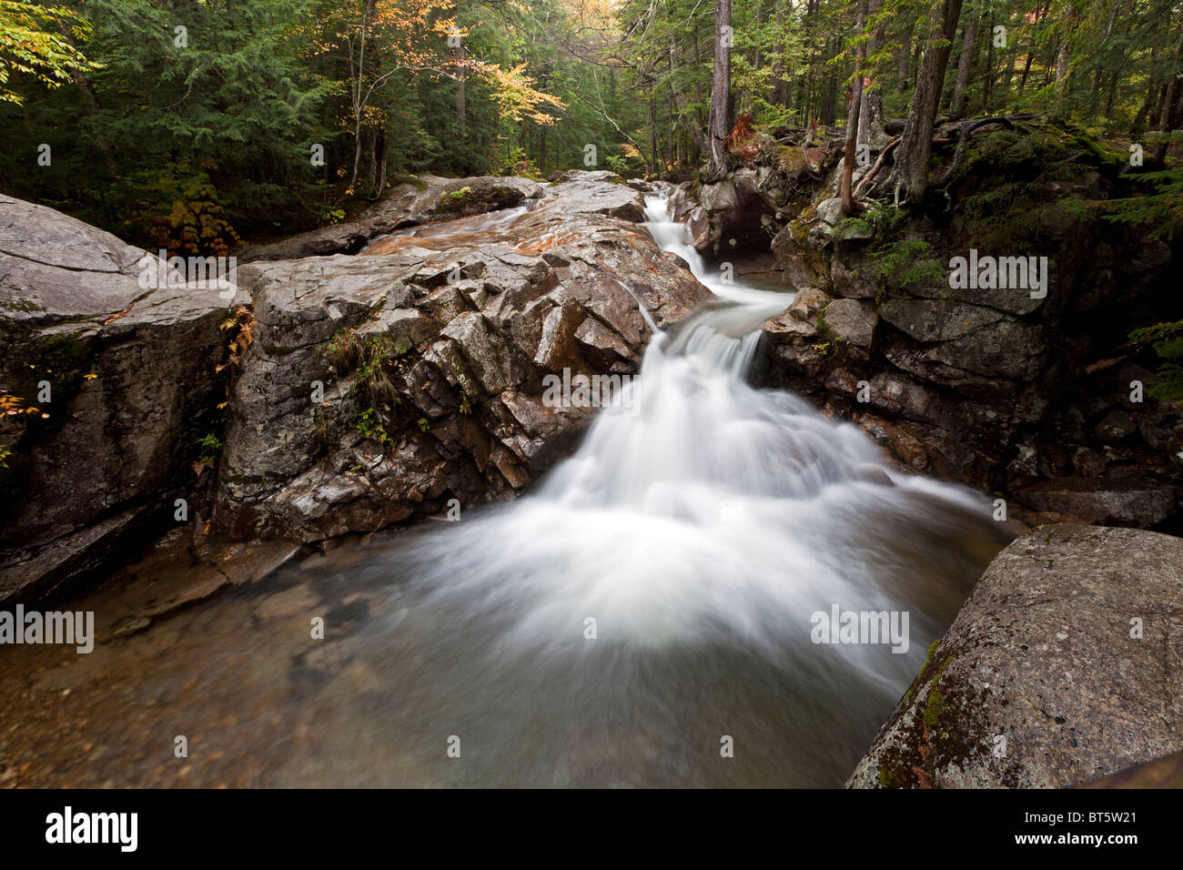 Waterfall at the basin in New Hampshire in early autumn Stock Photo - Alamy