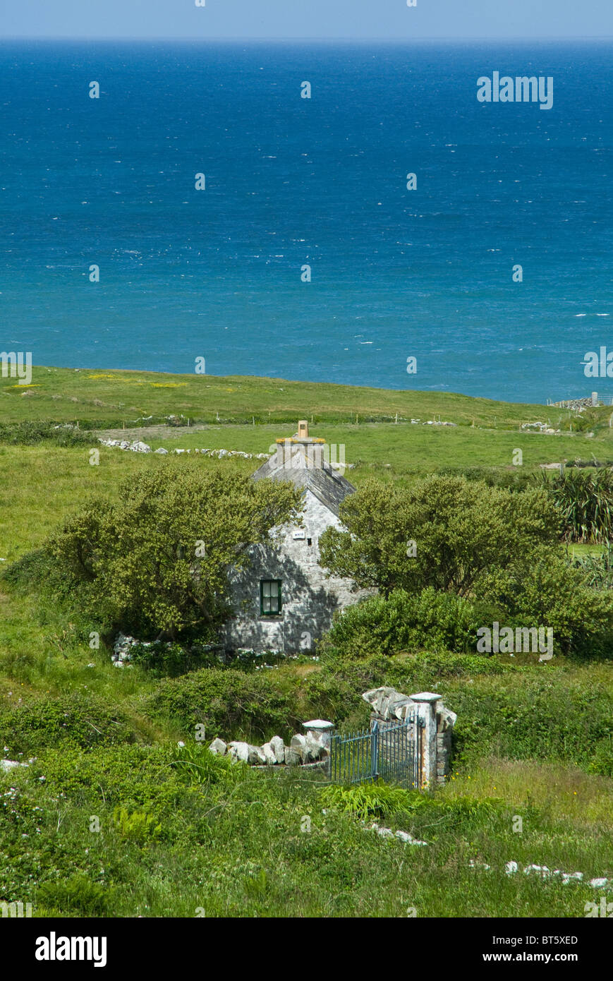 southern Ireland republic Irish Eire Atlantic coast west beach sand sea ...