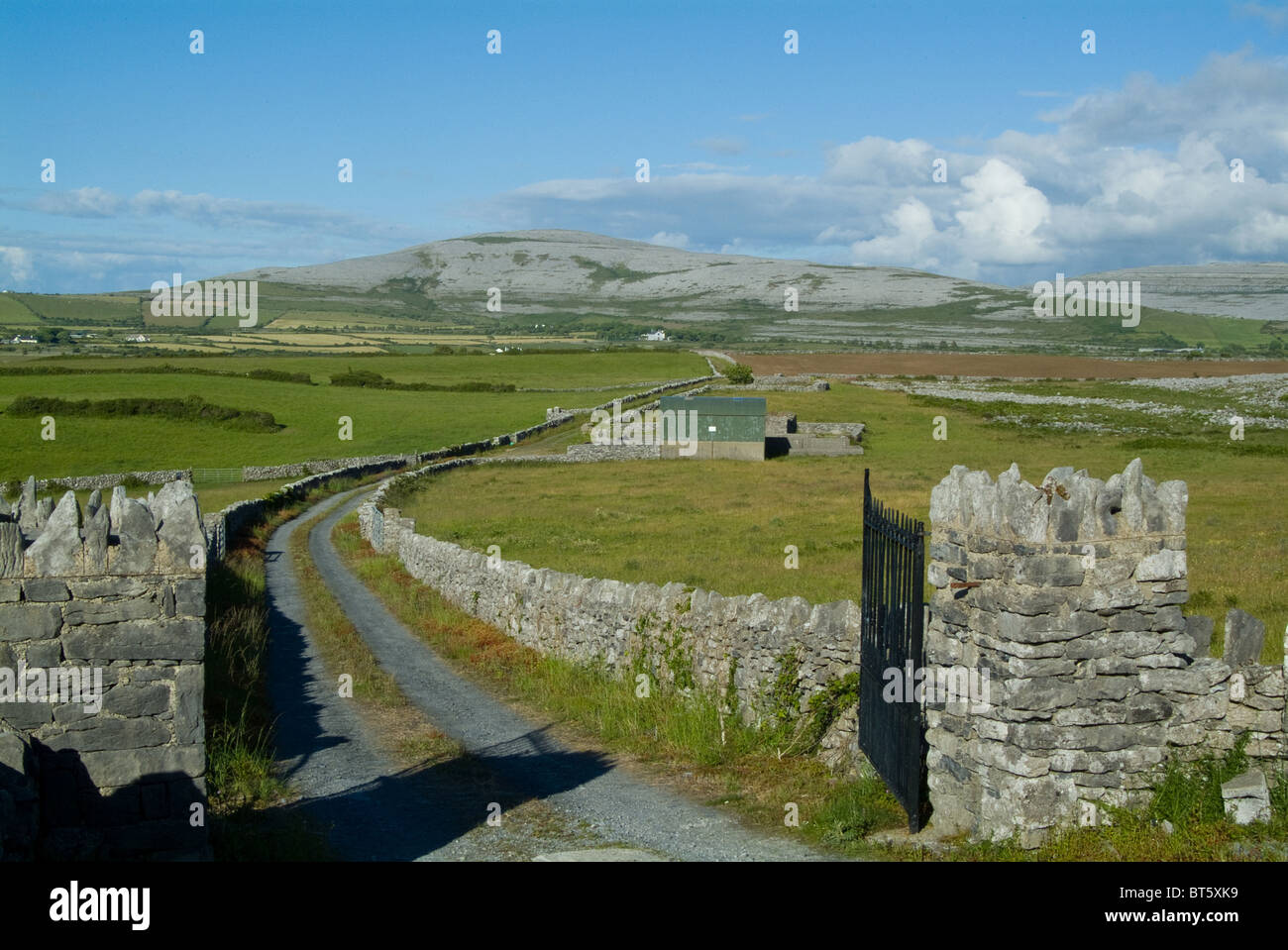 Irish dry stacked rock wall High Resolution Stock Photography and ...