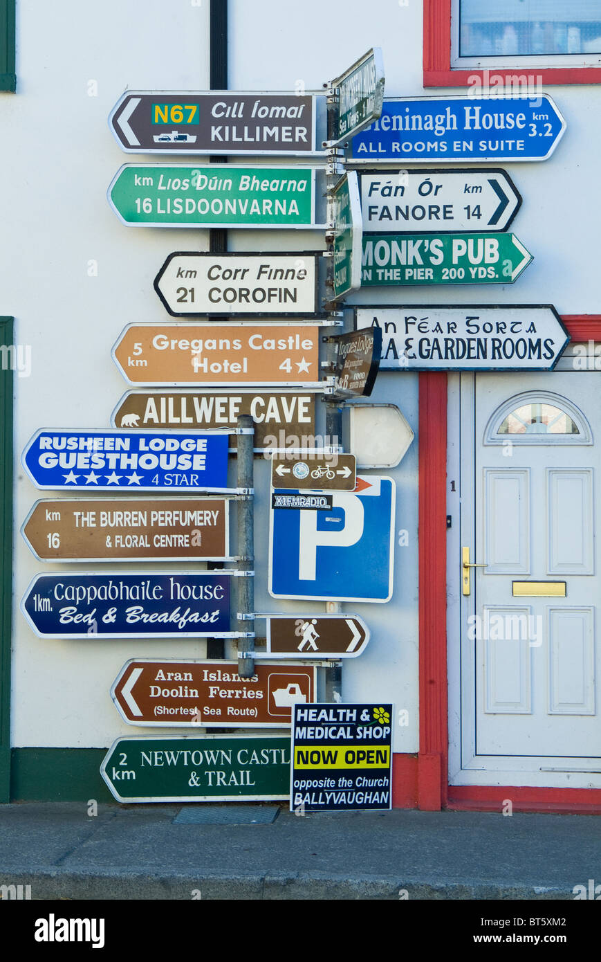 Irish road signs hi-res stock photography and images - Alamy