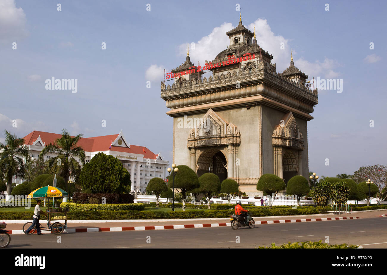 Patusai patuxai arch hi-res stock photography and images - Alamy