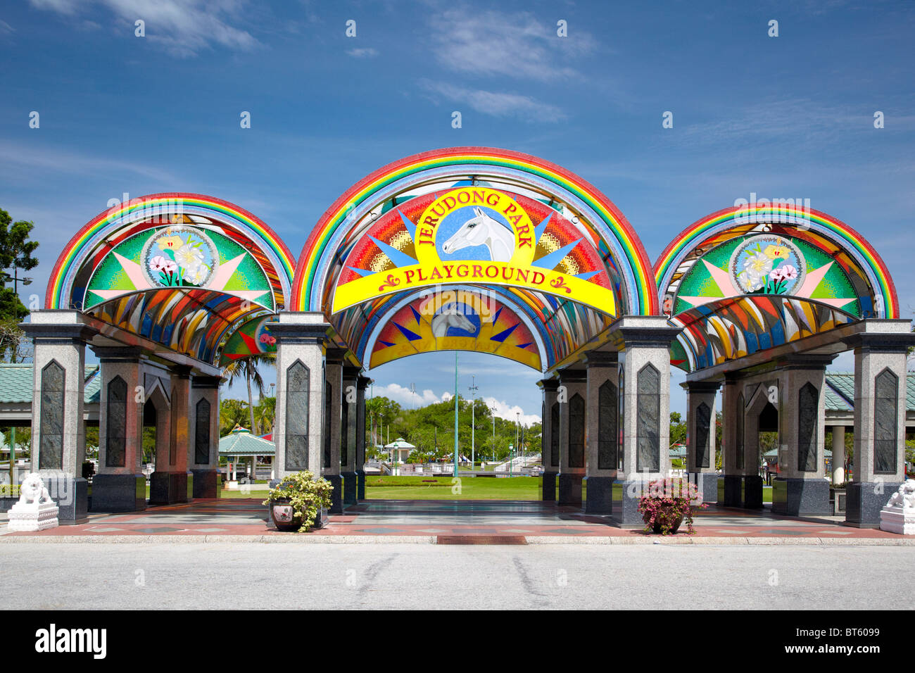 Theme park entrance hi-res stock photography and images - Alamy