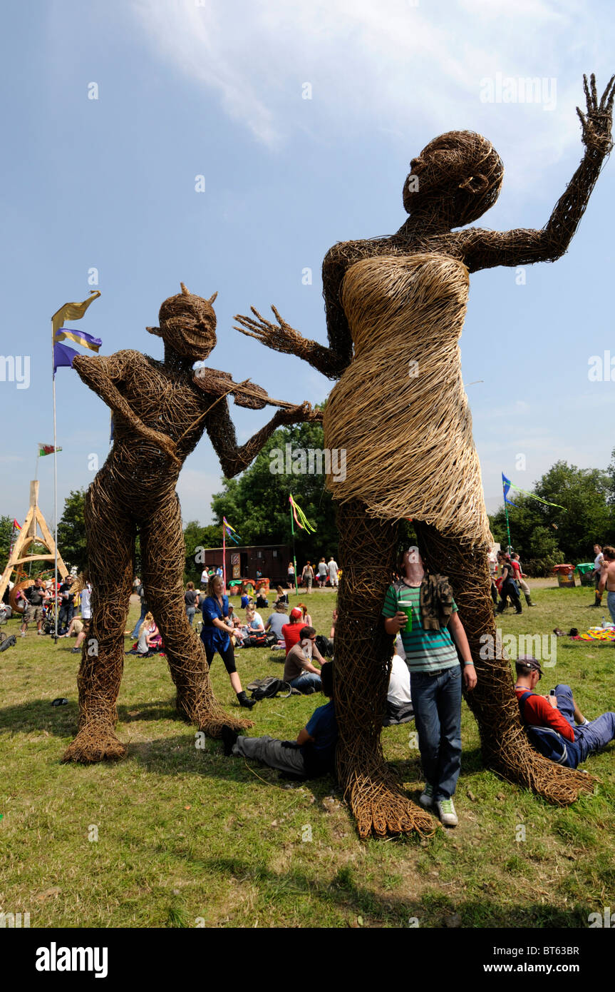 Glastonbury festival worthy farm pilton wicker dancers sculptures dance ...