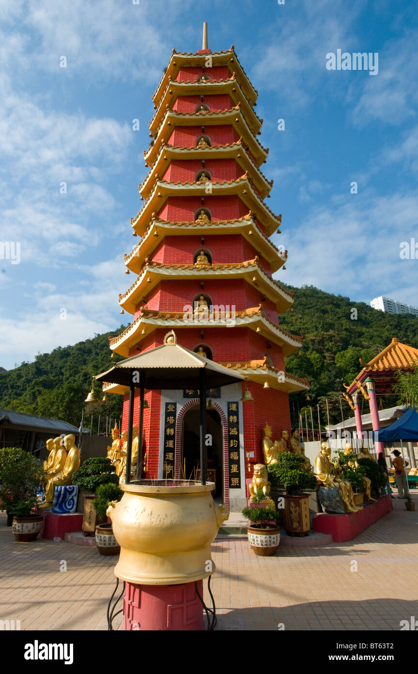 ten thousand buddhas pagoda temple 10000 10 000 Monastery Man Fat Tsz ...