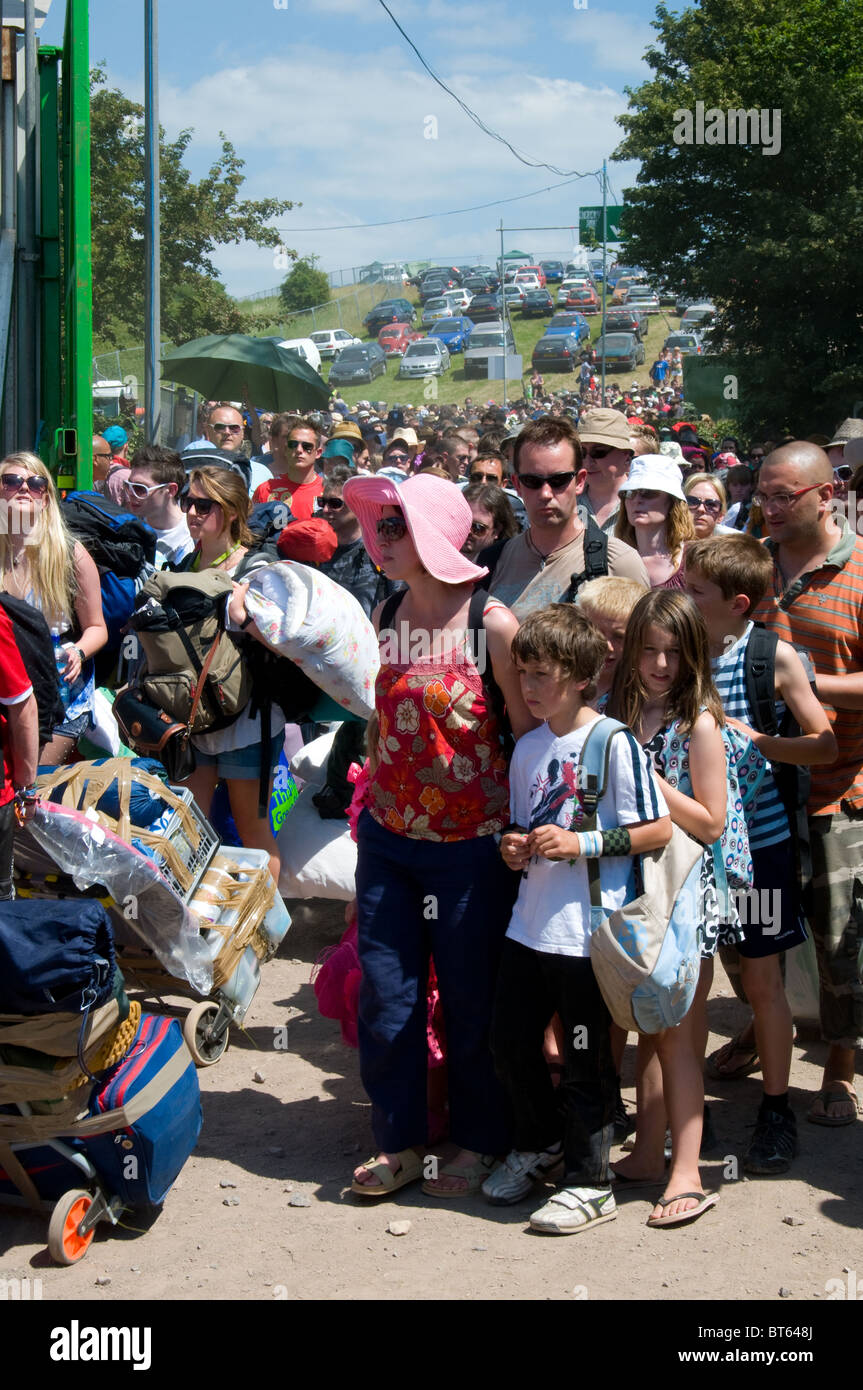 Queuing crowd hi-res stock photography and images - Alamy