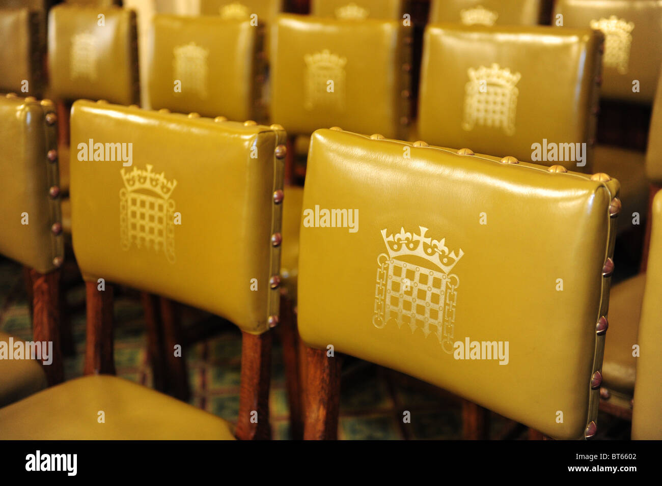 Portcullis london logo hi-res stock photography and images - Alamy