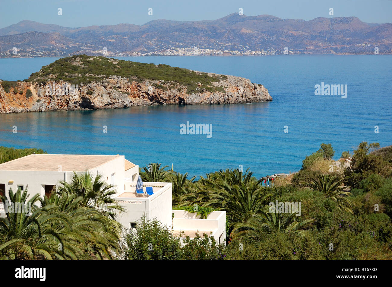 Modern resort hi-res stock photography and images - Alamy