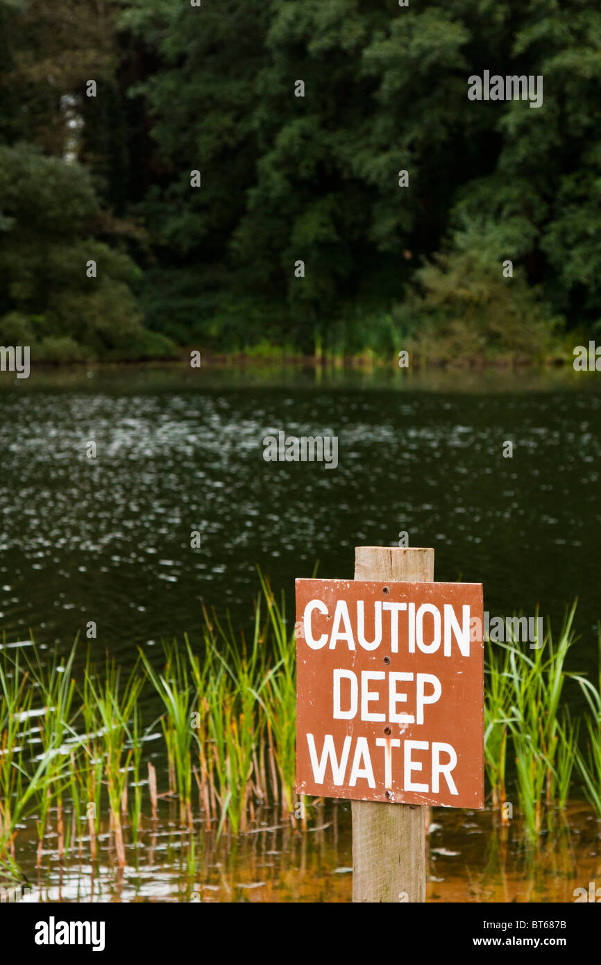 Deep water danger sign pond hi-res stock photography and images - Alamy