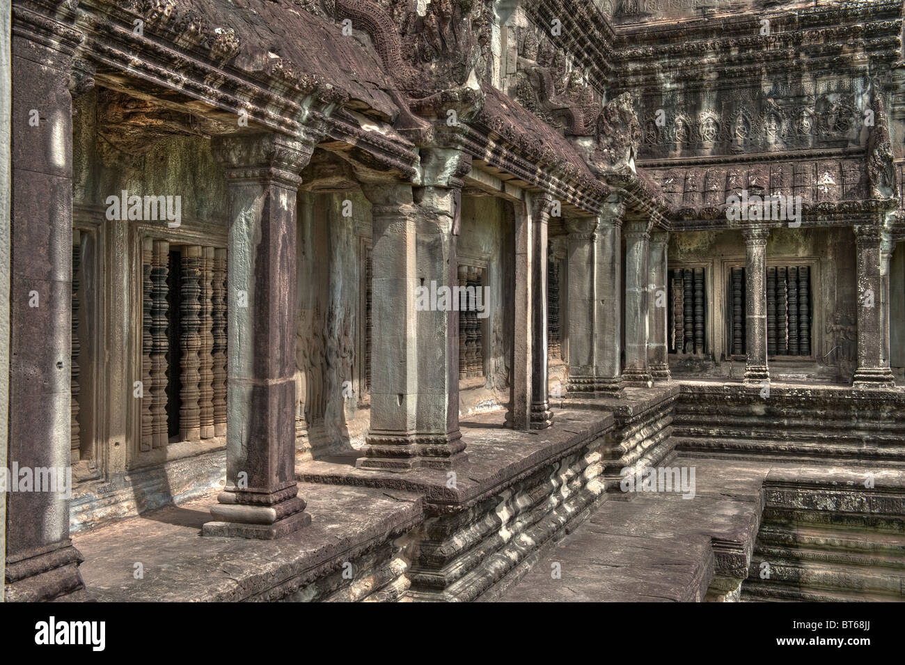 Angkor wat temple complex courtyard hi-res stock photography and images ...