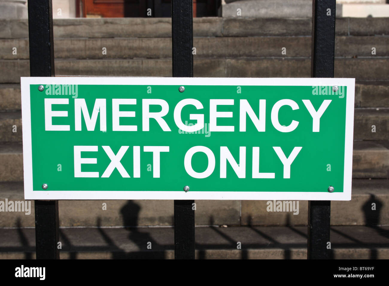 Green emergency exit signs hi-res stock photography and images - Alamy