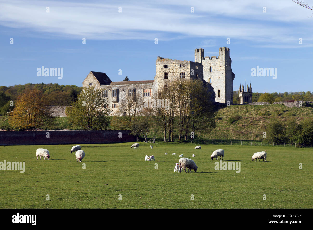 HELMSLEY CASTLE HELMSLEY NORTH YORKSHIRE HELMSLEY NORTH YORKSHIRE ...