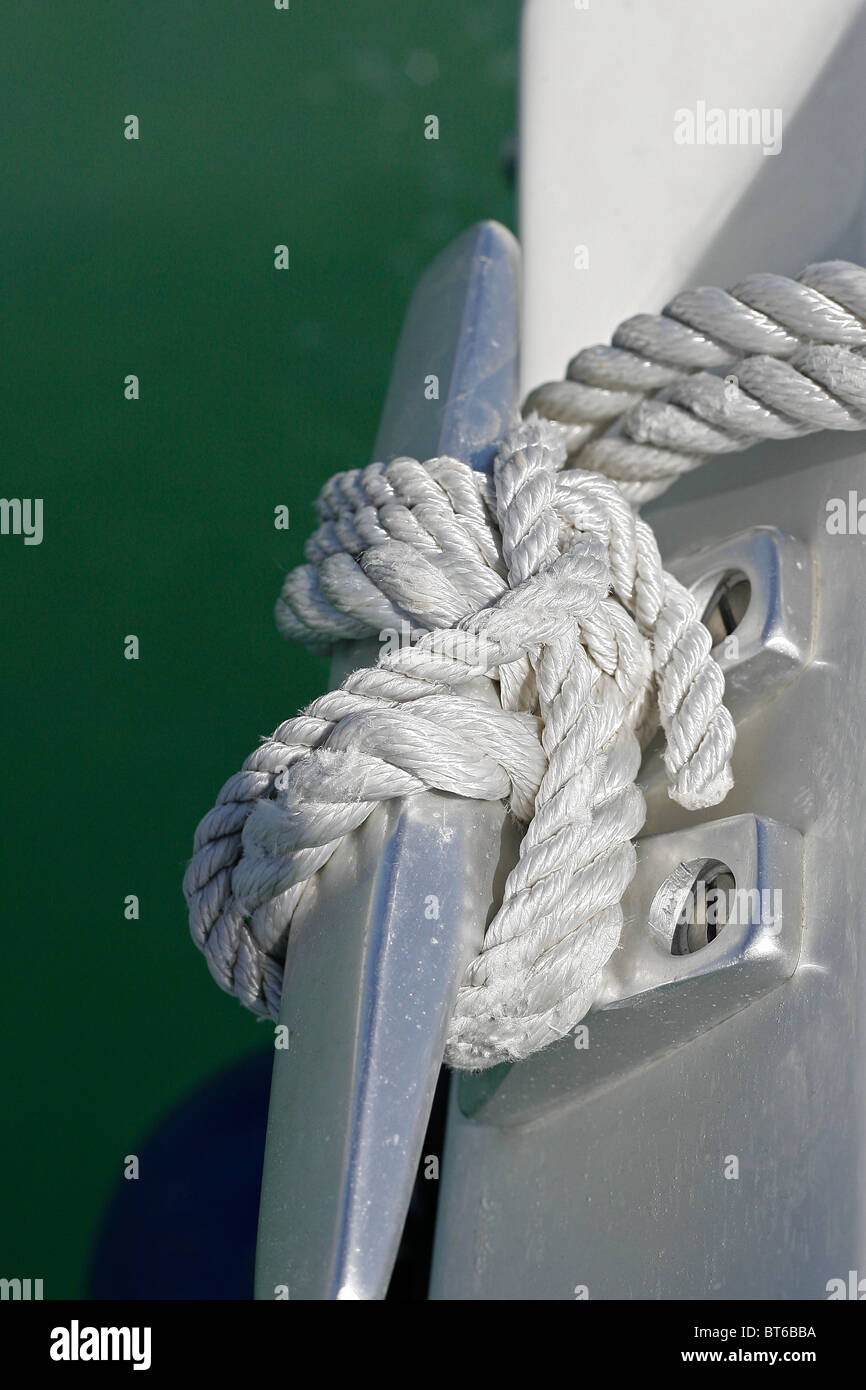 Yacht boat rope knot hi-res stock photography and images - Alamy