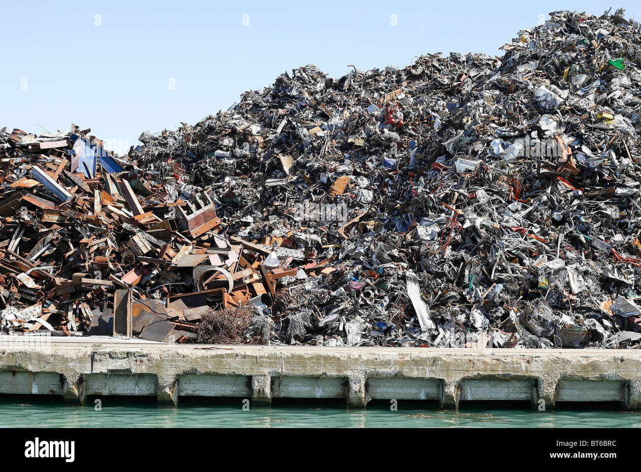 Large piles of scrap metal hi-res stock photography and images - Alamy