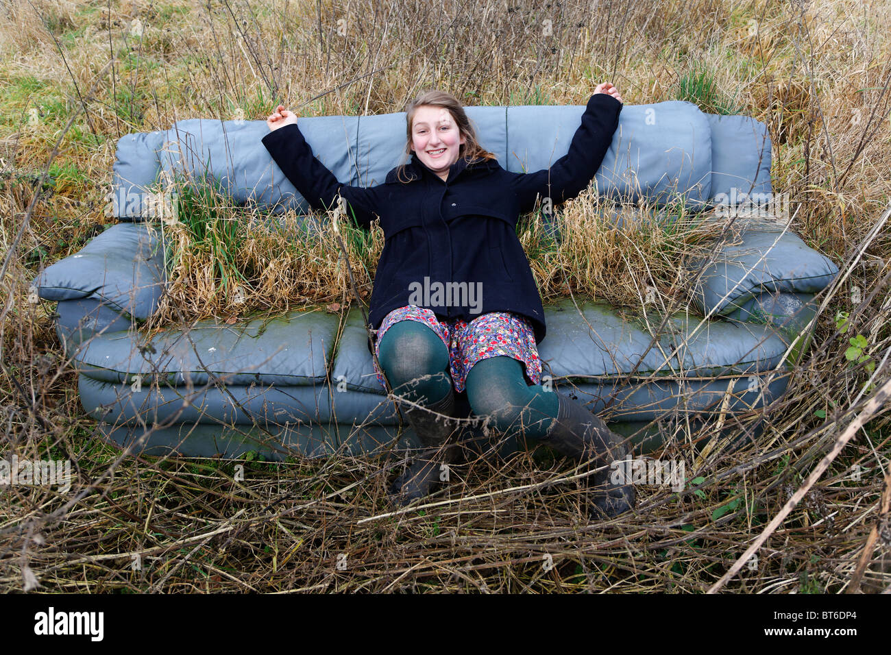 Abandoned sofa in field uk hi-res stock photography and images - Alamy