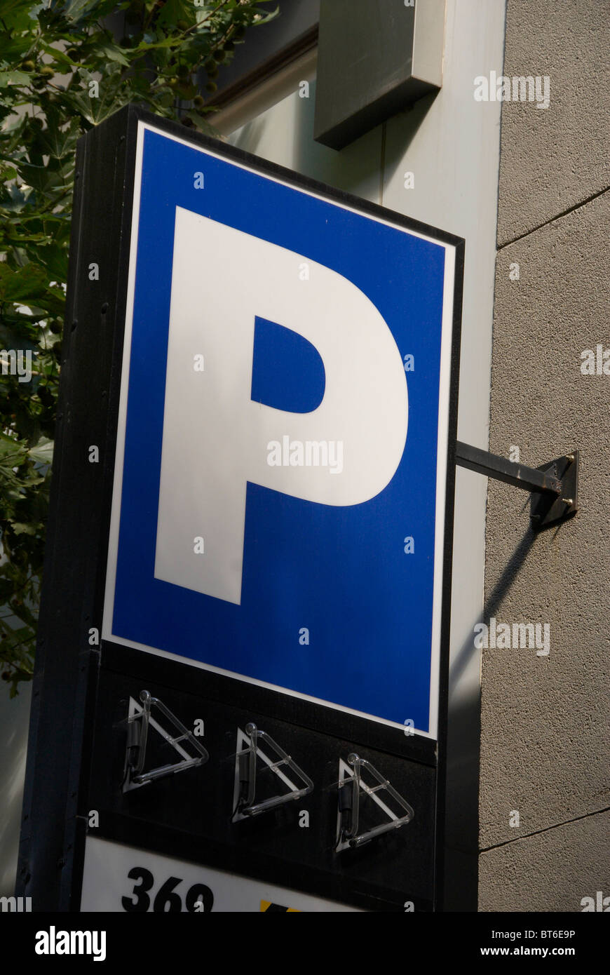 Melbourne parking signs hi-res stock photography and images - Alamy