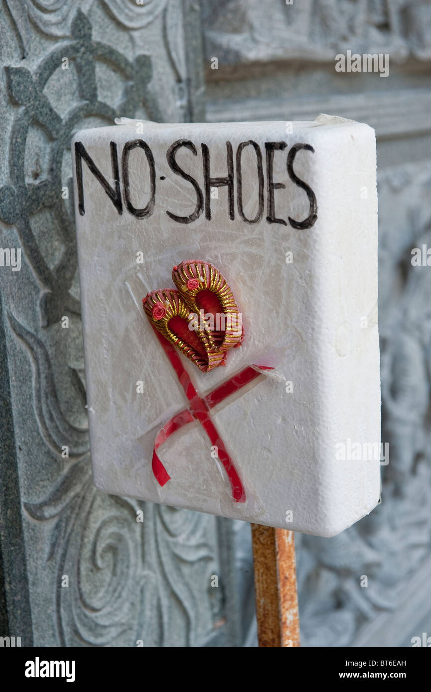 No shoe sign hi-res stock photography and images - Alamy
