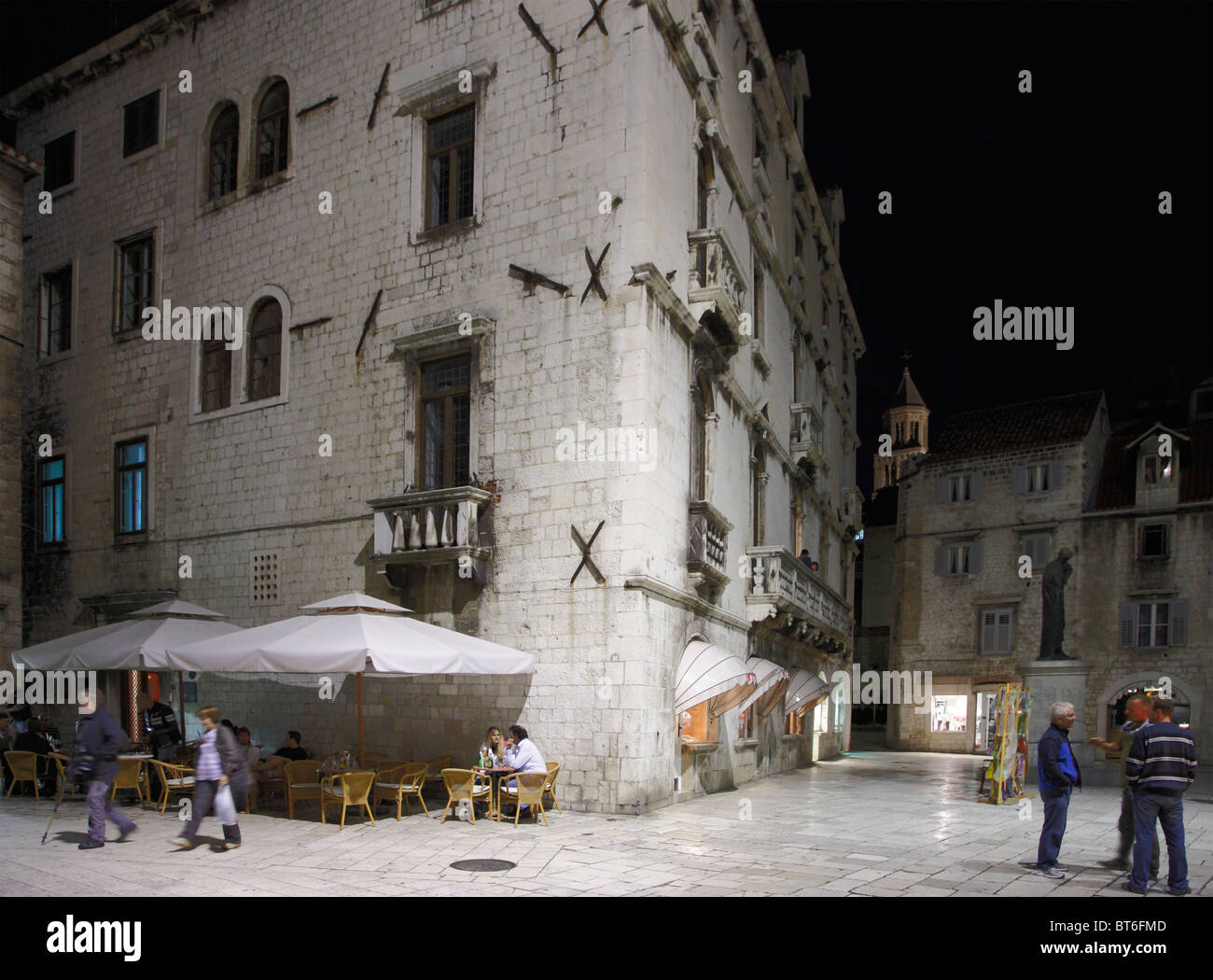 Croatia, Split, cafe, Brace Radica & Vocni Squares, street scene ...