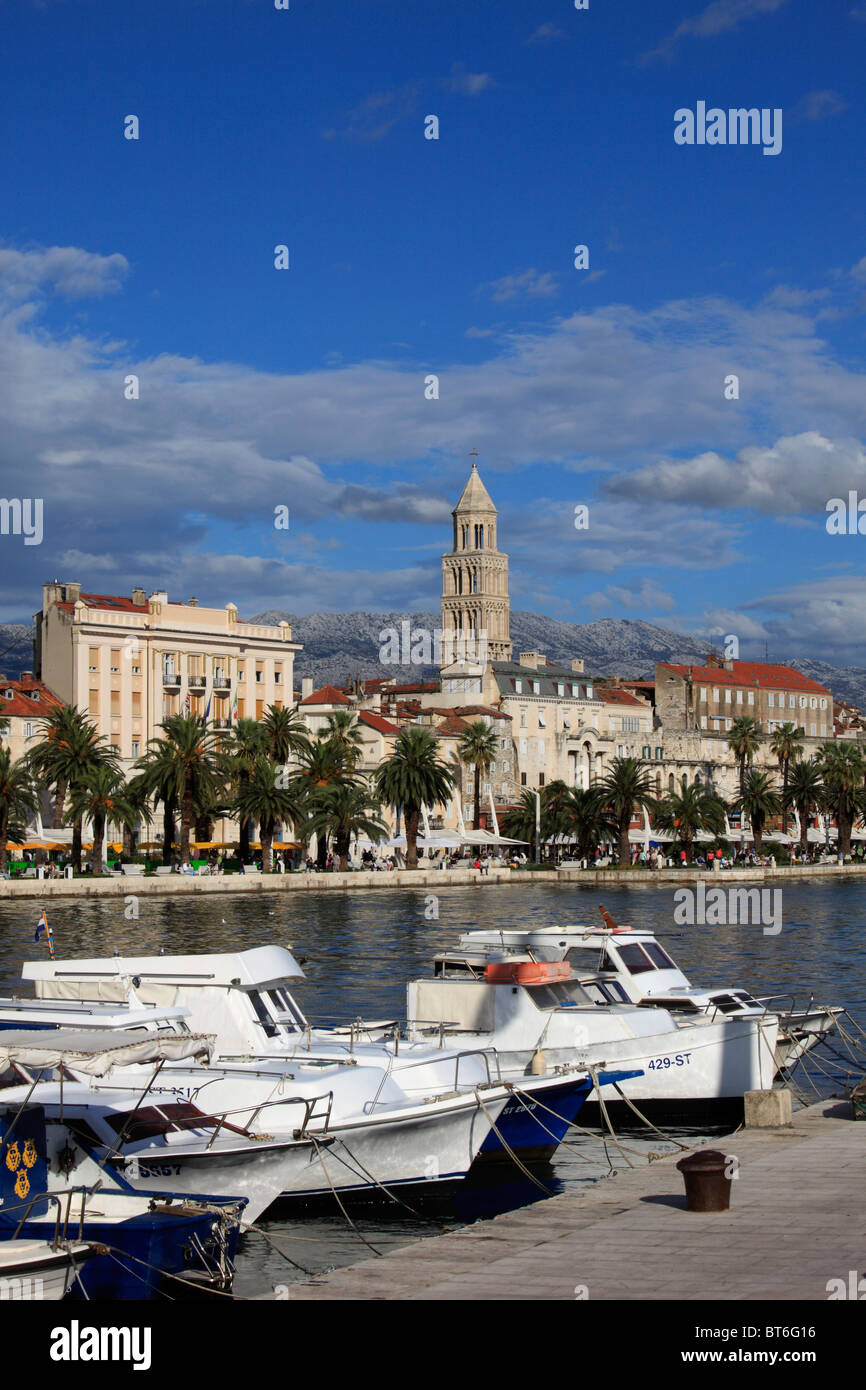 Split skyline hi-res stock photography and images - Alamy