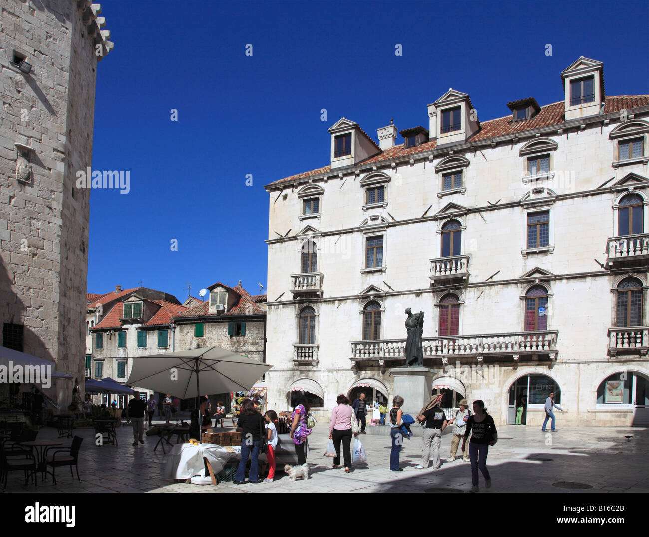 Croatia, Split, cafe, Brace Radica & Vocni Squares, street scene ...