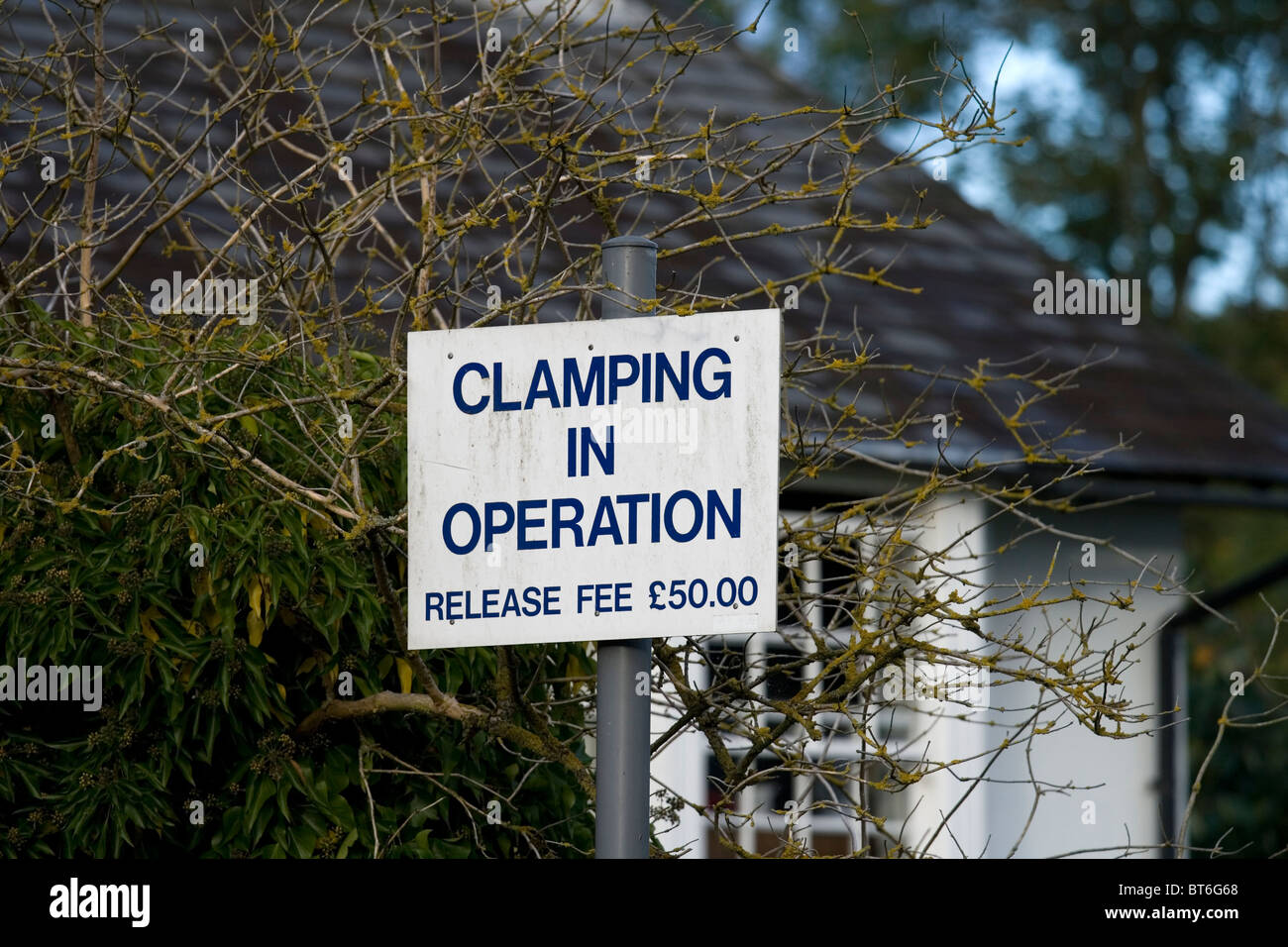 Wheel clamping sign Stock Photo - Alamy