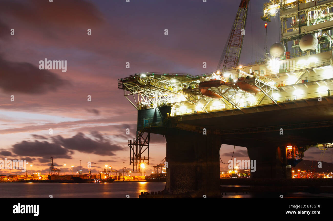 Helipad on Transocean oil rig. Oil rig at dusk, sunset Stock Photo - Alamy