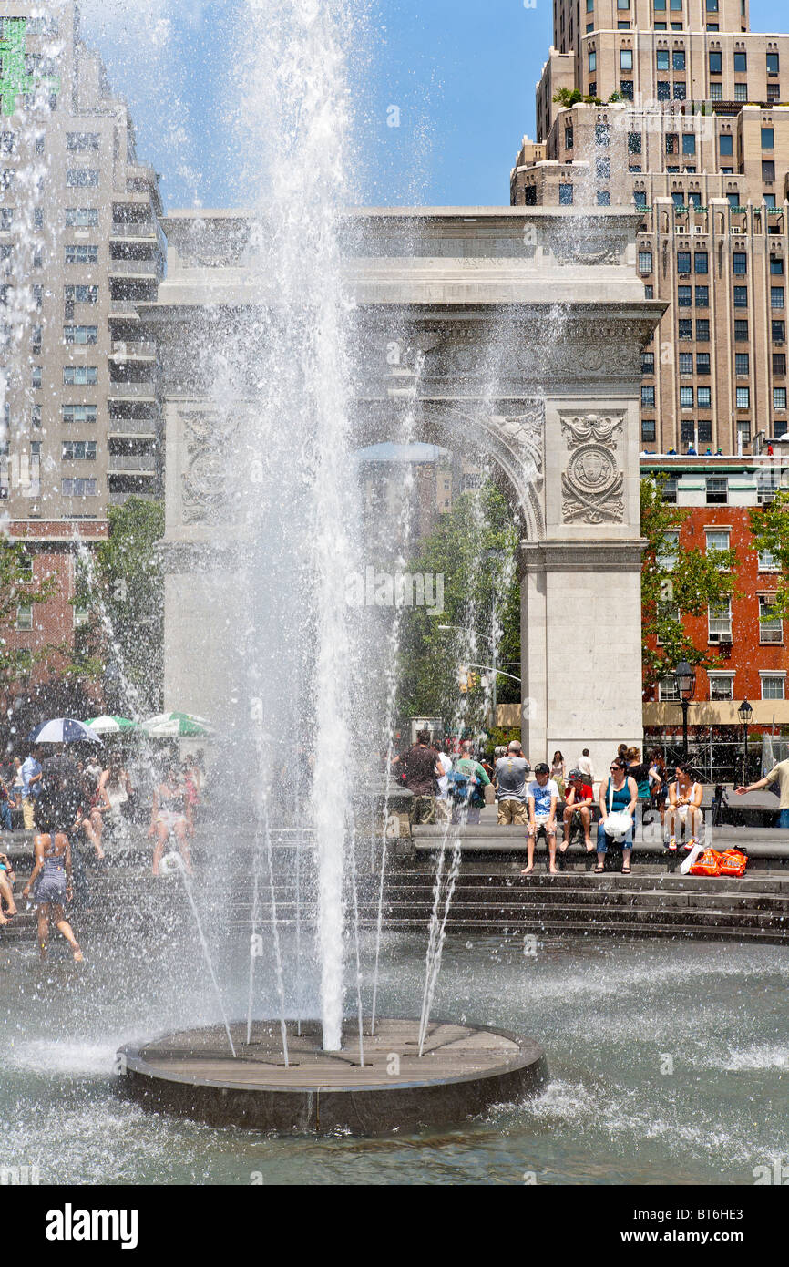 Archway to new square hi-res stock photography and images - Alamy
