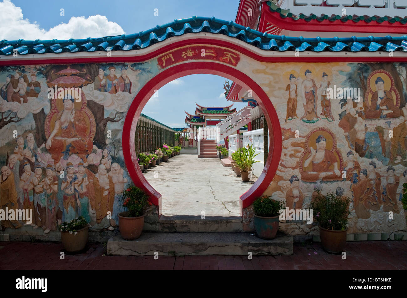 Circular moon gate hi-res stock photography and images - Alamy